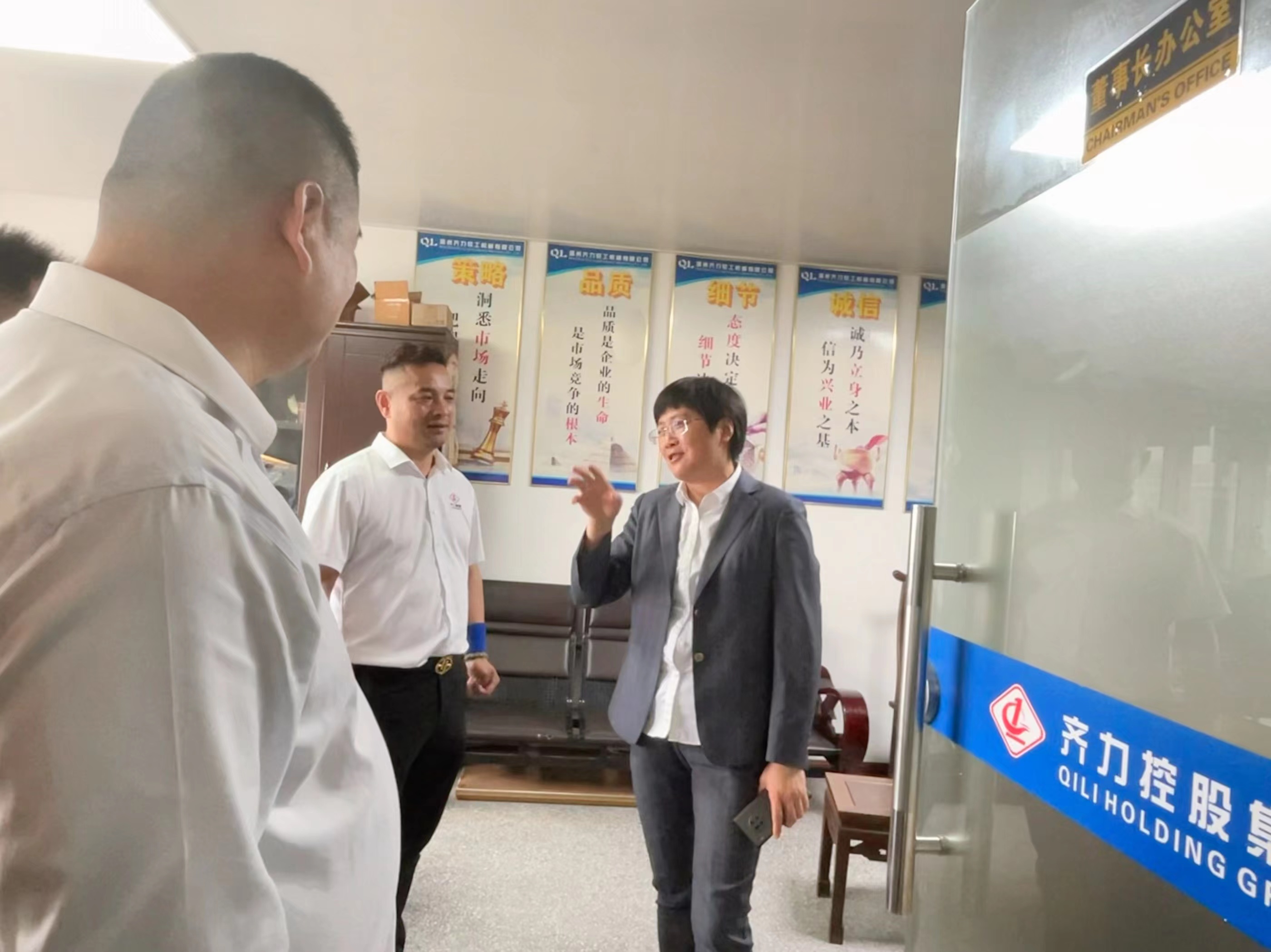 The head of Huaining County, Anhui Province--Chen Hong and other ...